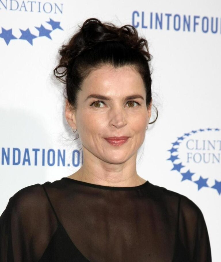 JULIA ORMOND WEIGHT GAIN: EXPLORING THE TRANSFORMATION OF A BELOVED ACTRESS – BeautyPg