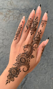 31 HENNA DESIGNS FOR HANDS TO INSPIRE YOUR OWN – BeautyPg